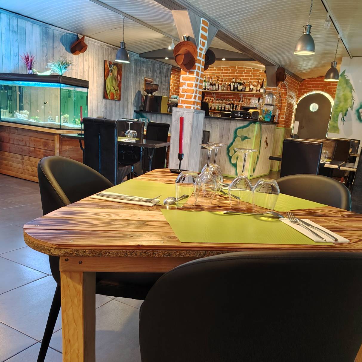 La Jument Verte 2 - restaurant UNIEUX